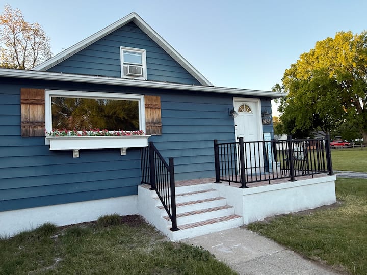 Cozy Lake Escape-walk To Beach And Downtown! - Stevensville, MI