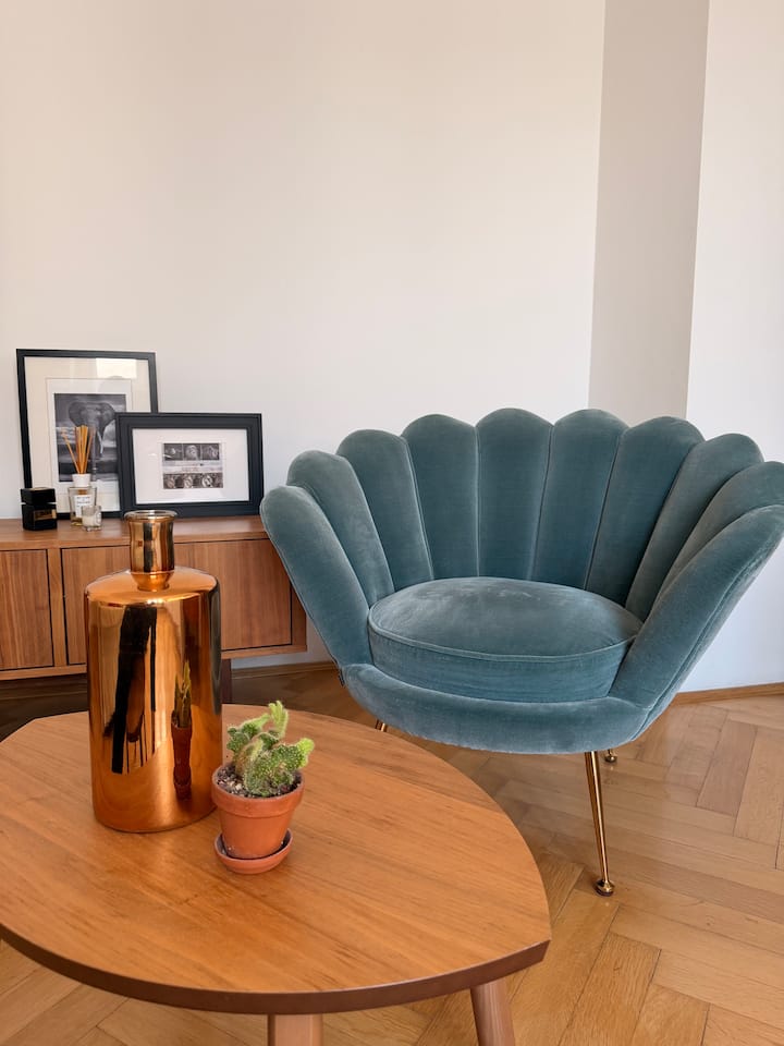 Bright Mid-century Hideaway. Old Town. Stylish - Bratislava