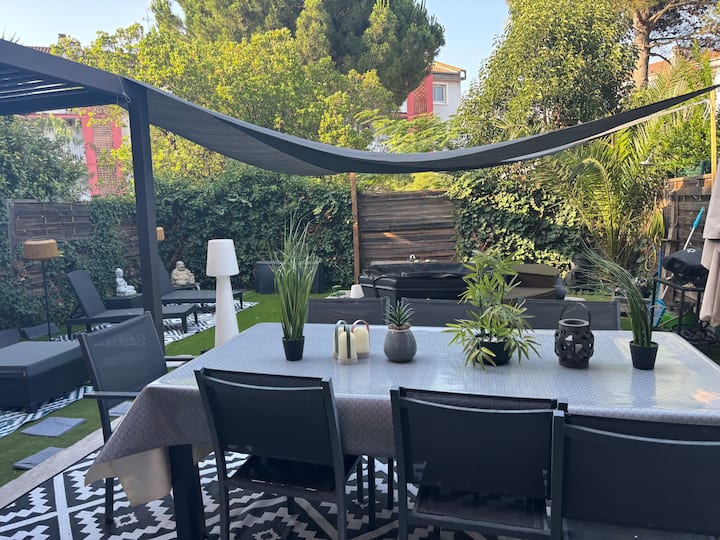 Havre De Paix Avec Jardin Barbecue… - Lattes