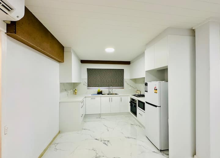 Great Location Between Sea & City, Near To Airport - Adelaide