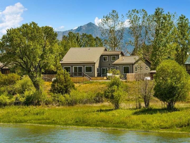 The Riverhouse On The Yellowstone - Cozy Riverside - Emigrant, MT