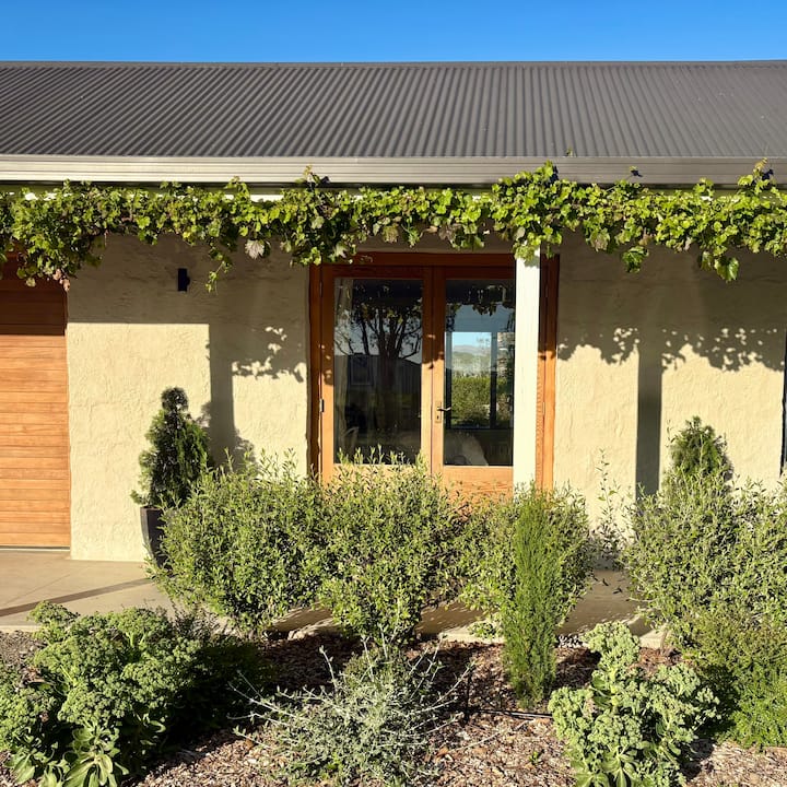 Tussock Vineyard Retreat - Renwick