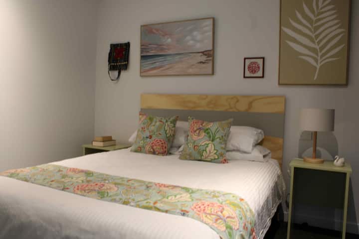 Large Cbd 2 Beds 1 Bath Apt, High Level - Monash University Parkville Campus