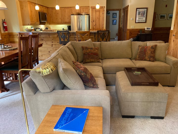Beautiful, Convenient Truckee Condo - Truckee, CA