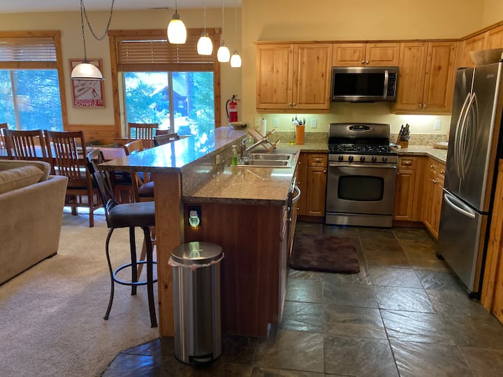 Beautiful, Convenient Truckee Condo - Truckee, CA