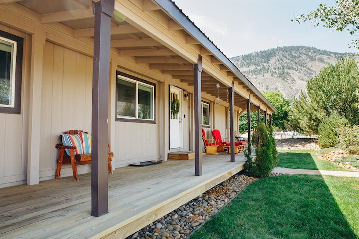 Charming Sierra Nevada Farm House Cottage - Genoa, NV