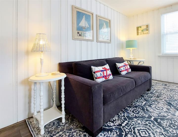 Anchors Away: Cozy Downtown Apartment, Balcony - Holland, MI