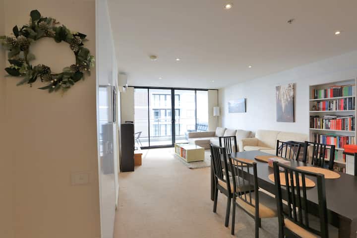 Comfy Lyneham Apartment With Study, Pool & Gym - Exhibition Park in Canberra (EPIC)