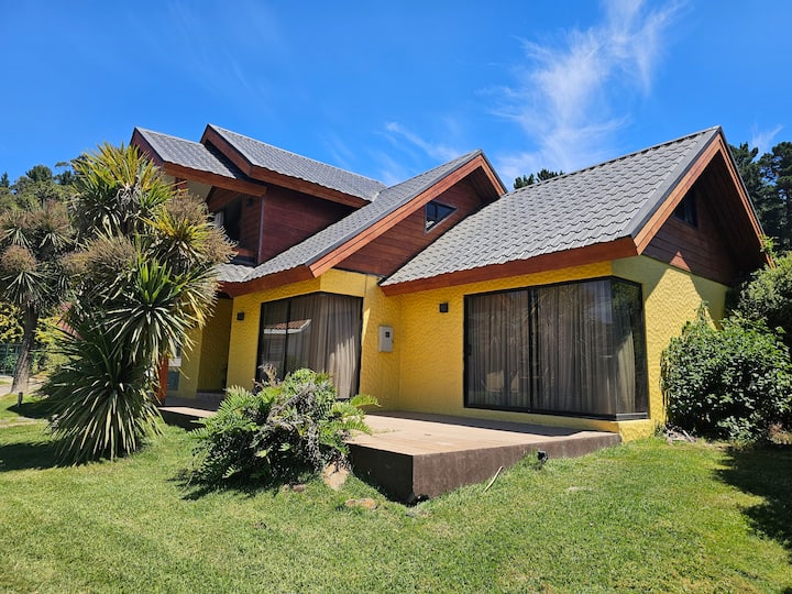 Casa Pingueral Con Piscina, 10 Personas. - Tomé