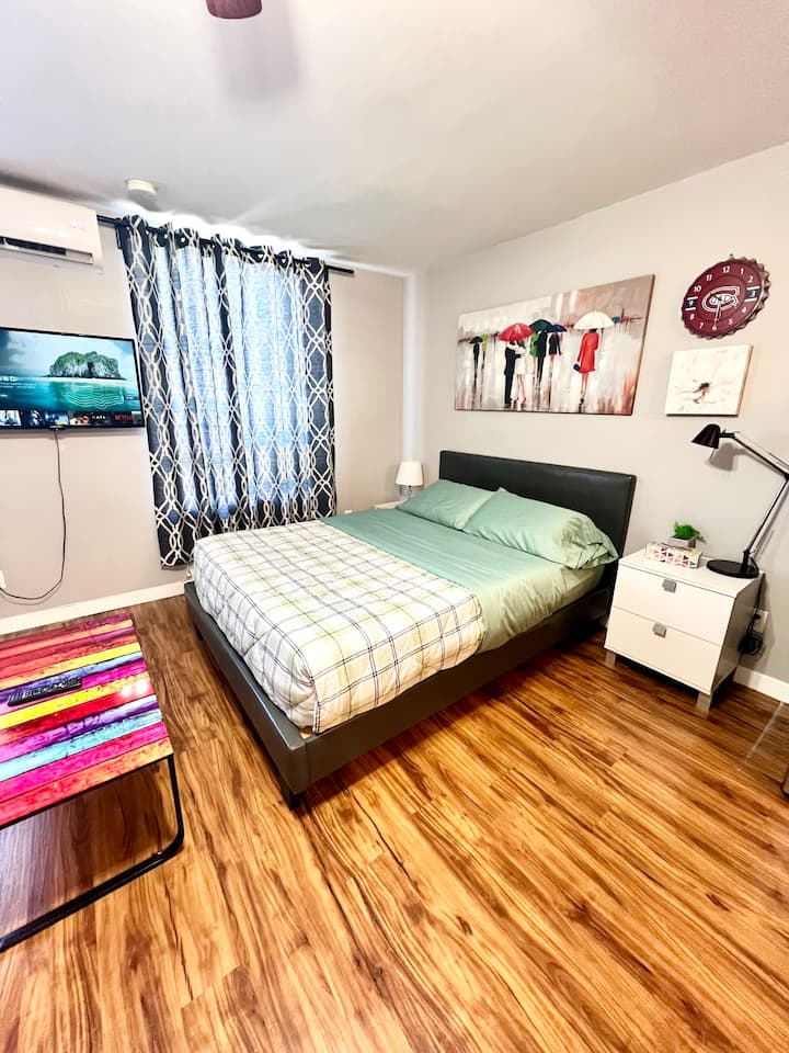Charming Studio - Next To Downtown - Laval
