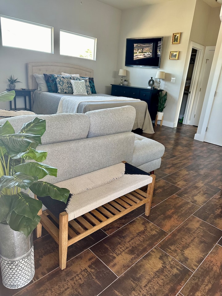 Skyline View Studio / Walk To Rainey + Downtown - Austin, TX