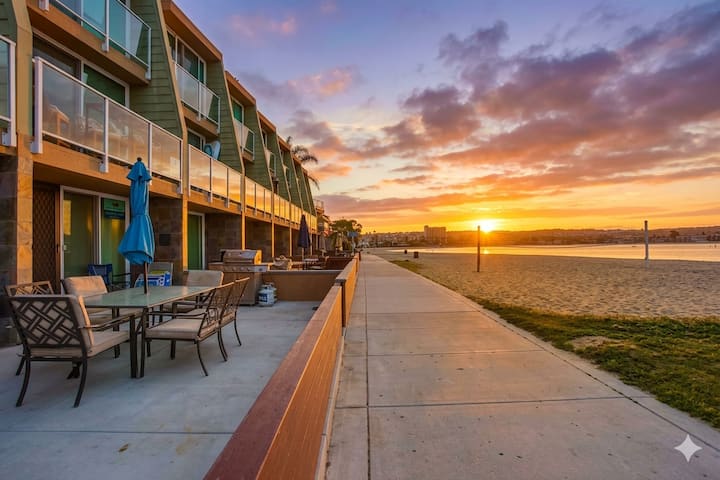 Enjoy The Breeze At This Beautiful Bayfront Condo! - San Diego, CA