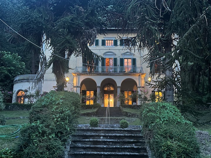 Large, Exclusive Historical Villa - Abetone