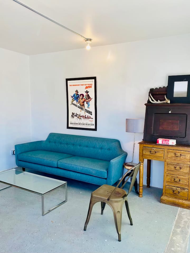 Walkable Marfa Gem: Steps To Everywhere! - Marfa, TX