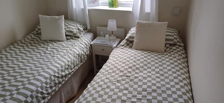 Countryside Village Near Bath.  Twin Beds For Two. - バース