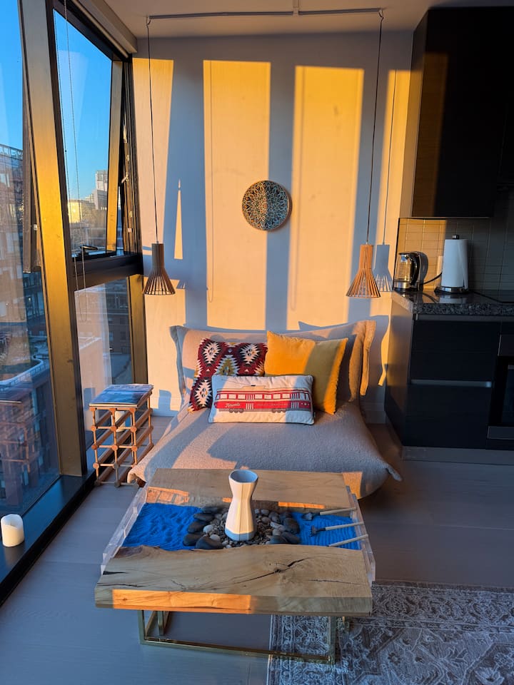 Chic, Bright, Oasis In King West Fashion District - Toronto