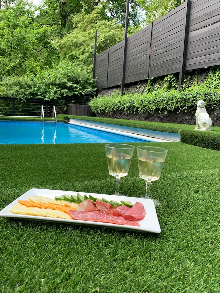 Log Cabin - Pool, Hot Tub, Deck, Screened-in Porch - Nashville, TN