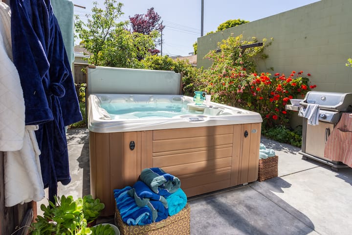 New Designer Home W Relaxing Hot Tub - Berkeley, CA