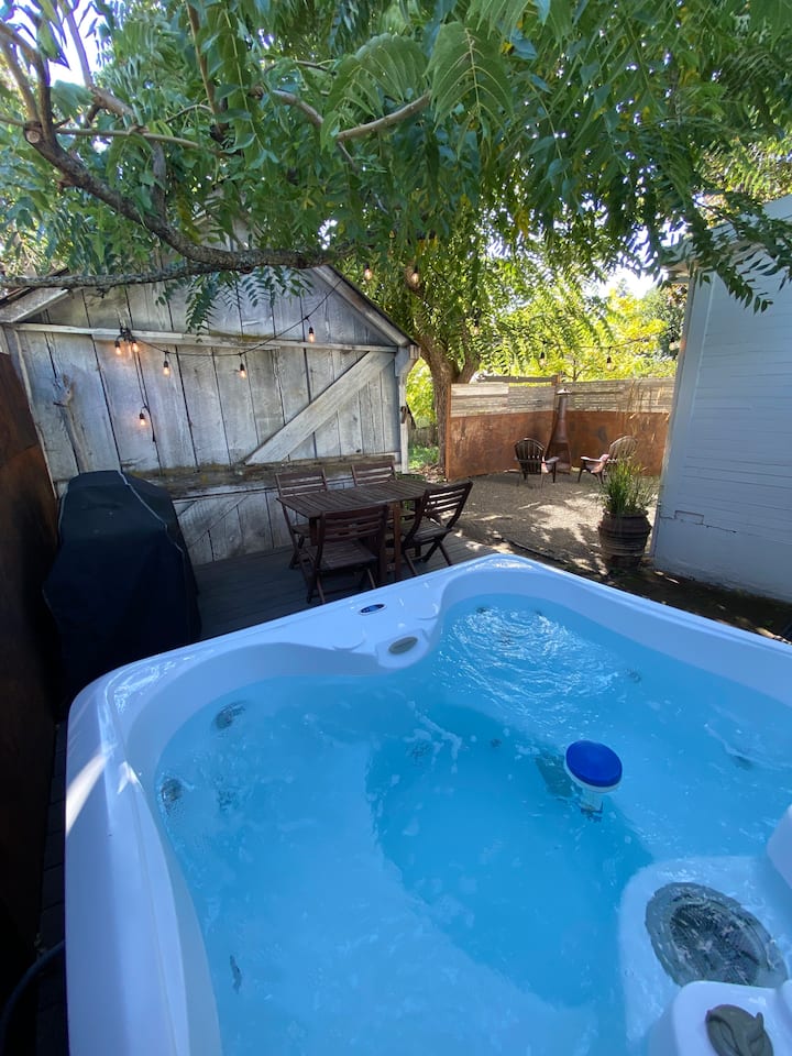 Hot Tub+fire Pit+dog Friendly+walk To Downtown - White Salmon, WA