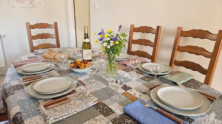 Gîte 2 éToiles Au Cœur Du Mâconnais, Cour Fermée - Mâcon