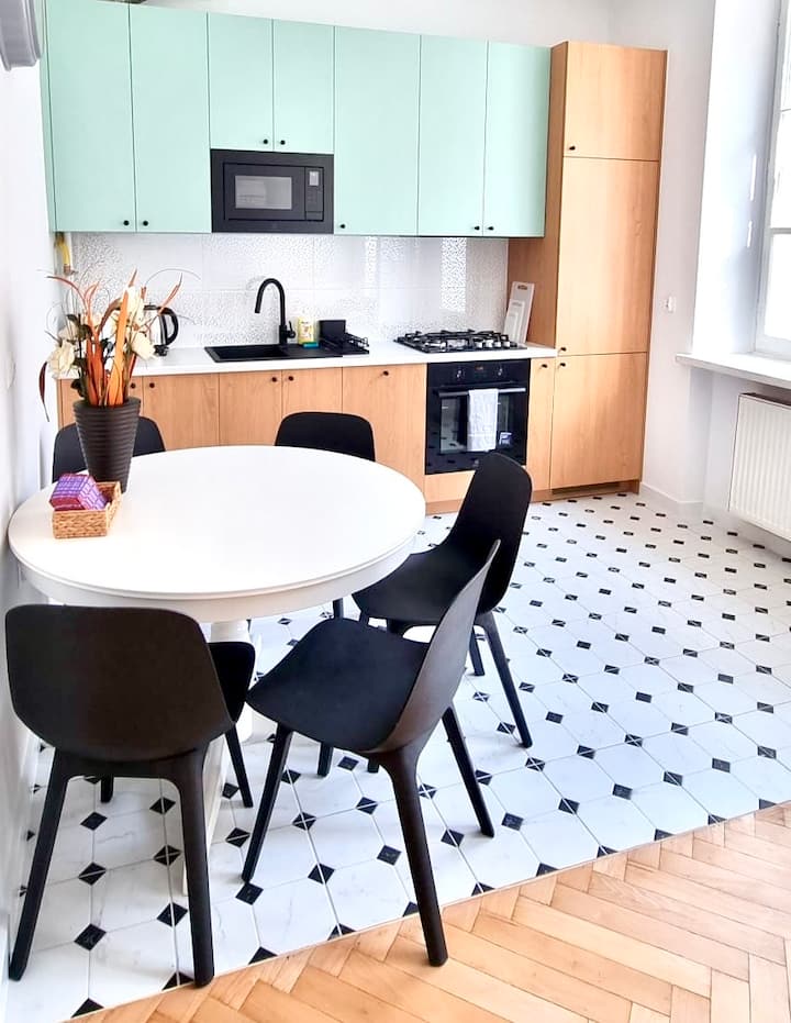 Large 5 Room(4 Br) 2 Bathrooms Old Town Apartment - Warsaw