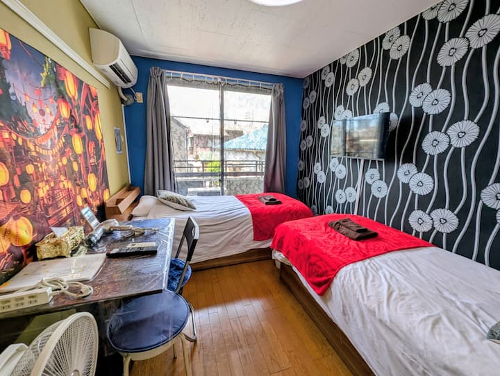 V203. 新宿駅まで1駅2分の好立地. 2路線利用可能なので、都内でのショッピングや観光に最適. - Shinjuku