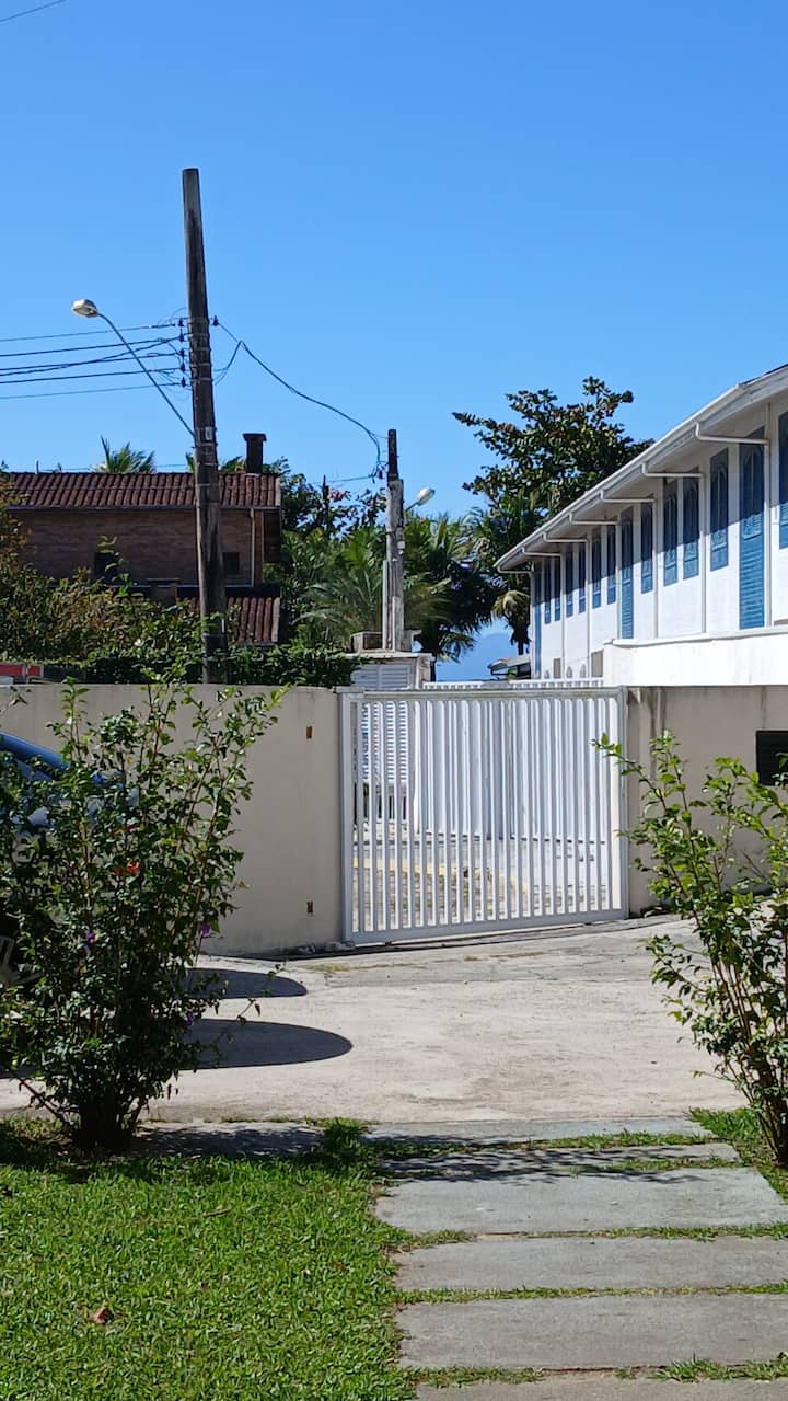 Apt Prático E Térreo 120m D Praia. Cond.fechado - Ubatuba