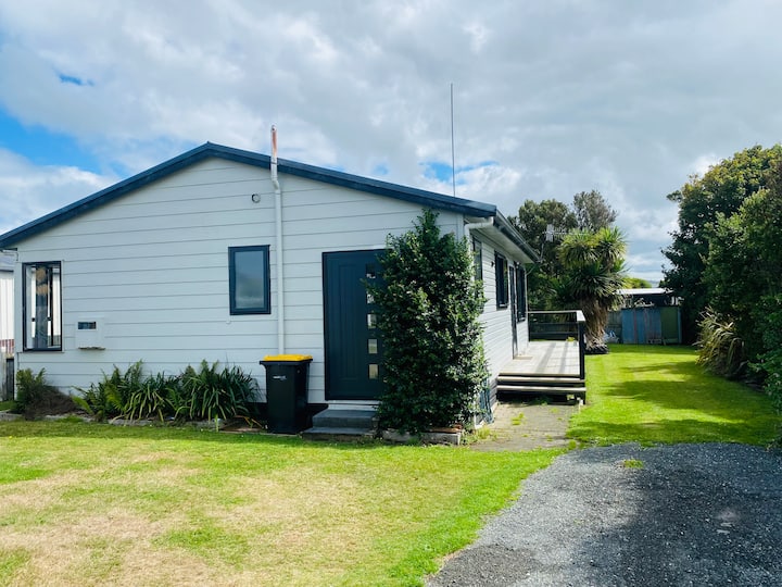 Kiwi Family Beach Bach - Riverton/Aparima