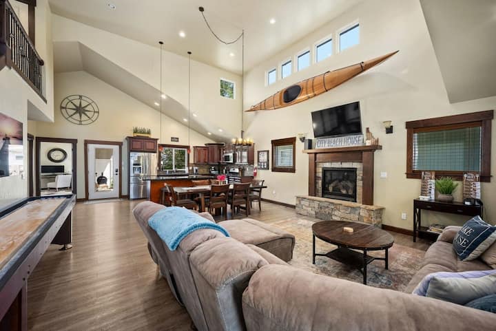 City Beach House | Best Location In Cda! - Coeur d'Alene, ID