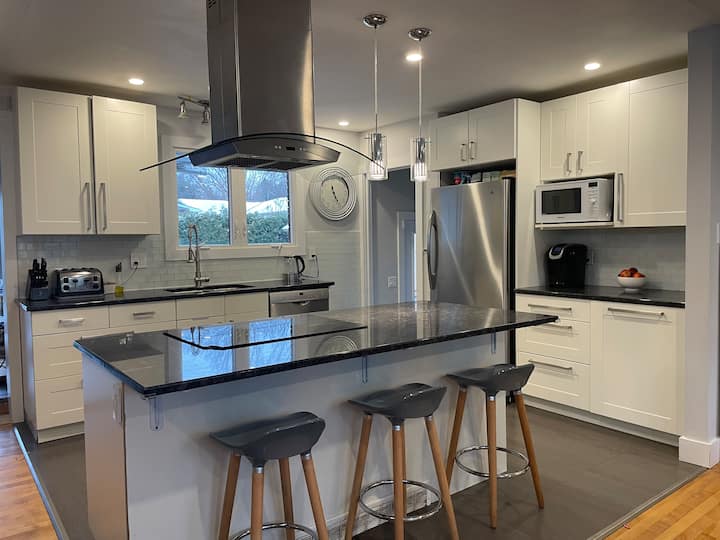 Spacious Bungalow In Prime Location - Ottawa