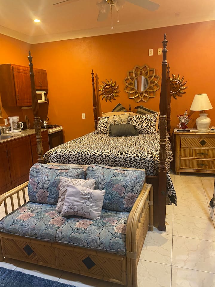 Guest House In Nassau
Green Oaks Villa
Cozy&clean - Nassau