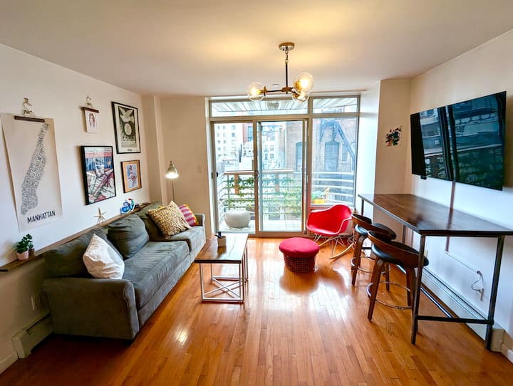 Colorful Les 2bd Apartment W/ Balcony, W/d & More! - New York City