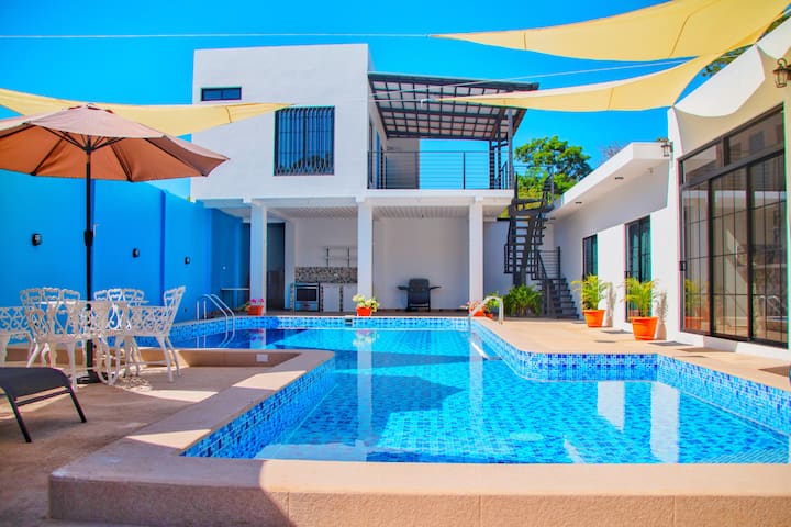 Villa Sagrado Corazón, Alojamiento Completo. - El Salvador