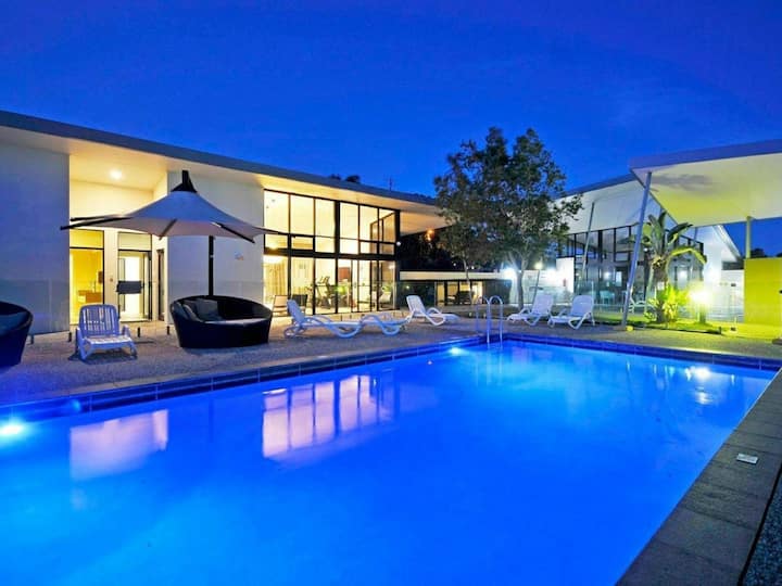 Stunning Resort Style Townhouse. - Tweed Heads