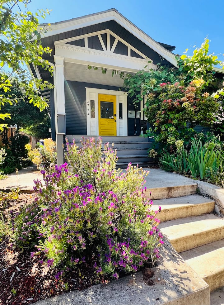 The Home With The Yellow Door/alberta Arts - Portland, OR