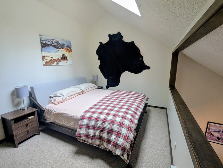 Vintage Cozy Family-friendly Mountain Condo - Glacier, WA