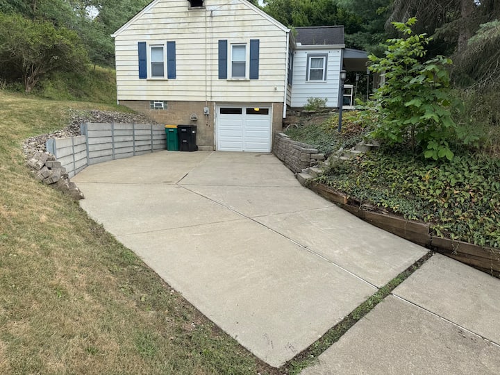 The Little House On Evergreen - Bellevue, PA