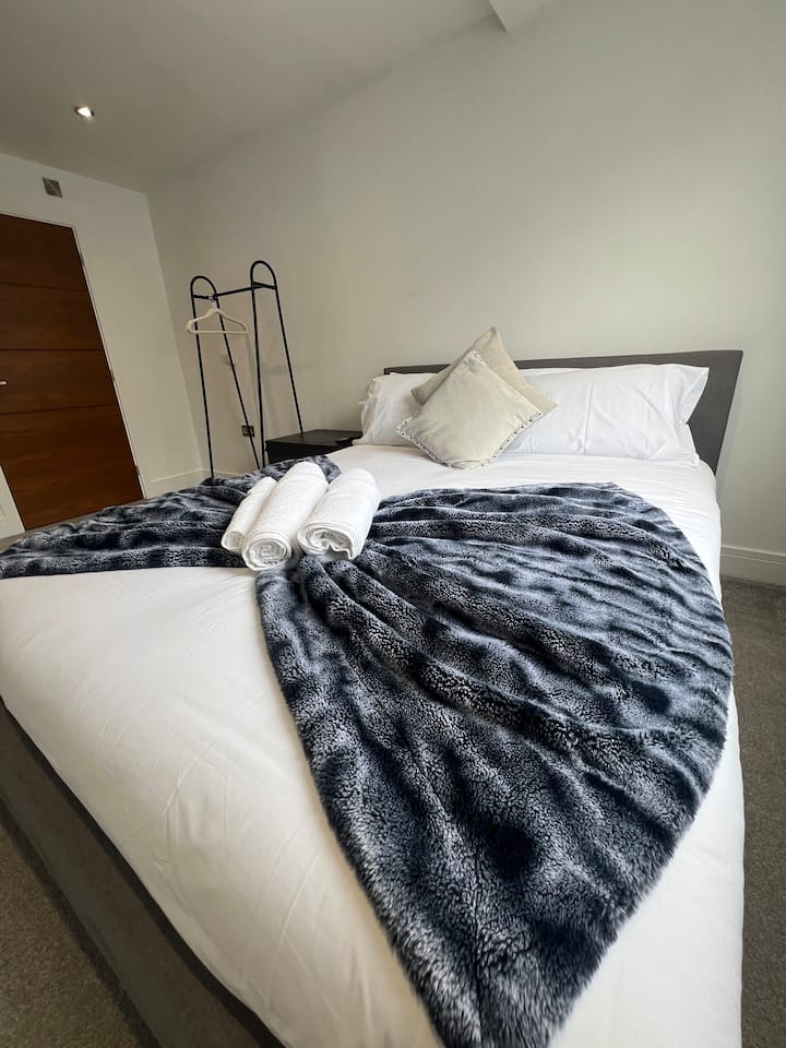 Steps To The Beach | Modern Ground Floor Studio - Portsmouth