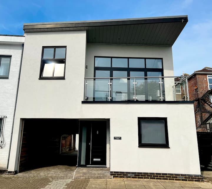 Steps To The Beach | Modern Ground Floor Studio - Portsmouth