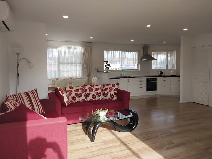 200m To Lloyd Elsmore Park In Pakuranga校区4房 - Auckland