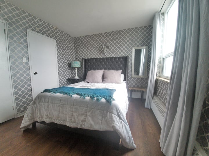 Spacious, Unique Space, Parking Included - Toronto