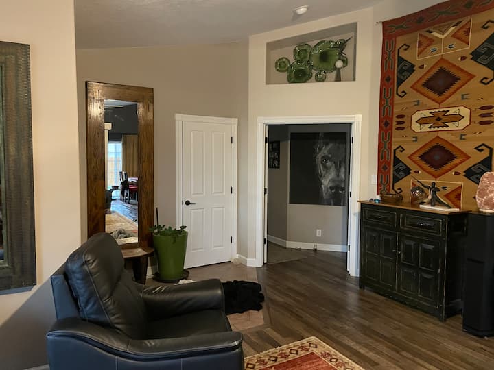 Comfy Relaxing:  Discounts On Longer Stays - Twin Falls, ID