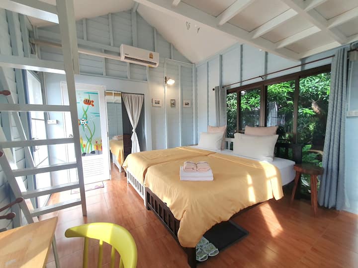 Canalfront Tiny Cottage | Near Bkk Historic Spots - Bangkok
