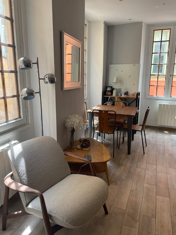 Apartment In Old Town-2min Beach, Restaurant& Bars - Nizza