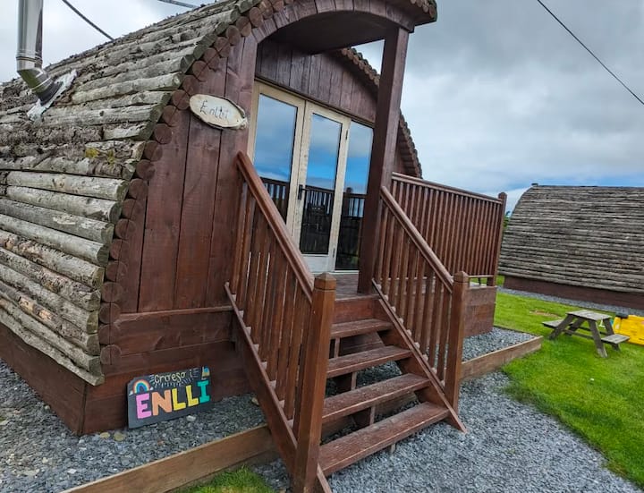 Enlli Pod. Pencaerau Pods - Wales
