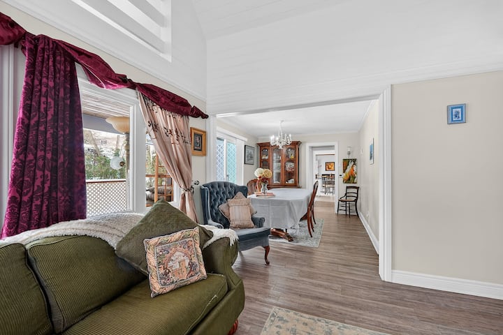 Huge, Cozy, Comfortable, Clean, Bright & Spacious. - Niagara-on-the-Lake