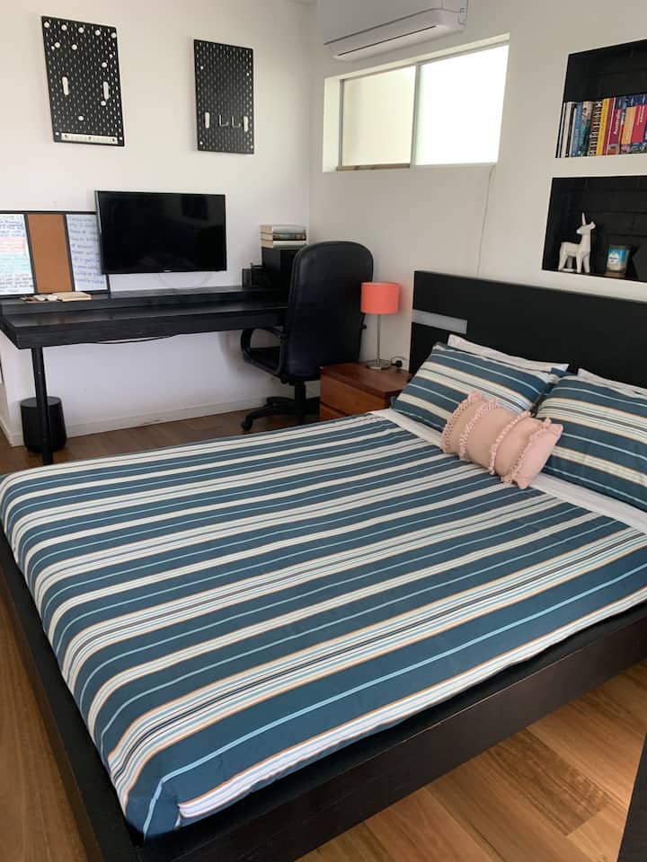 Queen Bedroom With Ensuite • 5 Mins Walk To Beach - Mooloolaba
