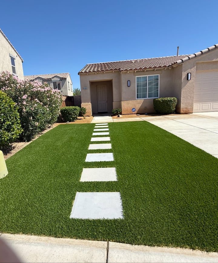 Coachella Getaway- Just 3 Miles To The Festival! - Coachella, CA