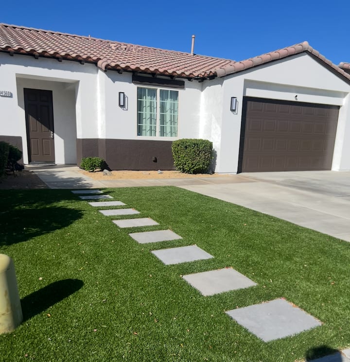 Coachella Getaway- Just 3 Miles To The Festival! - Coachella, CA