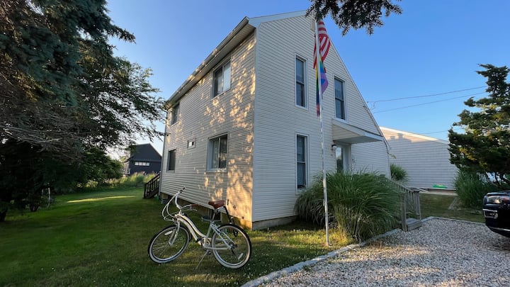 Pet Friendly Ditch Plains Surf House 2 Blocks From Beach - Montauk, NY